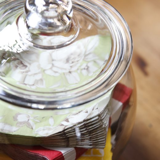 5 Creative Ways to Decorate with Glass Jars - Cottage style