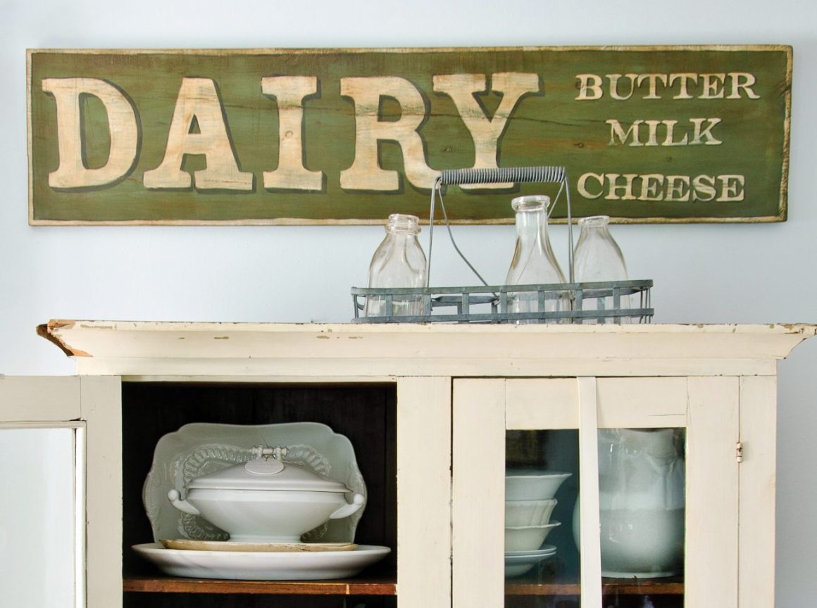 How To Create an Antique-Style Sign - Cottage & Bungalows