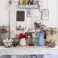 The Secrets to Creating Vintage Vignettes - Cottage style de