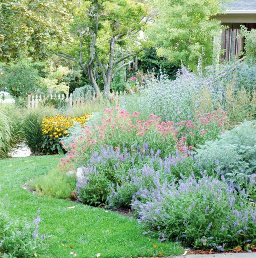 How to Create a Classic Cottage Garden - Cottage Style Decor
