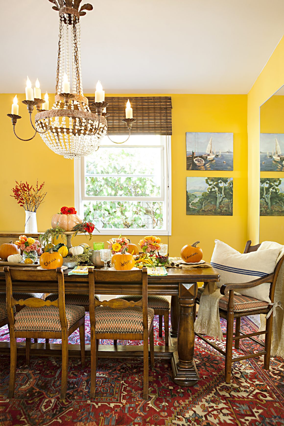 House Tour: Cozy & Colorful - Cottage style decorating,