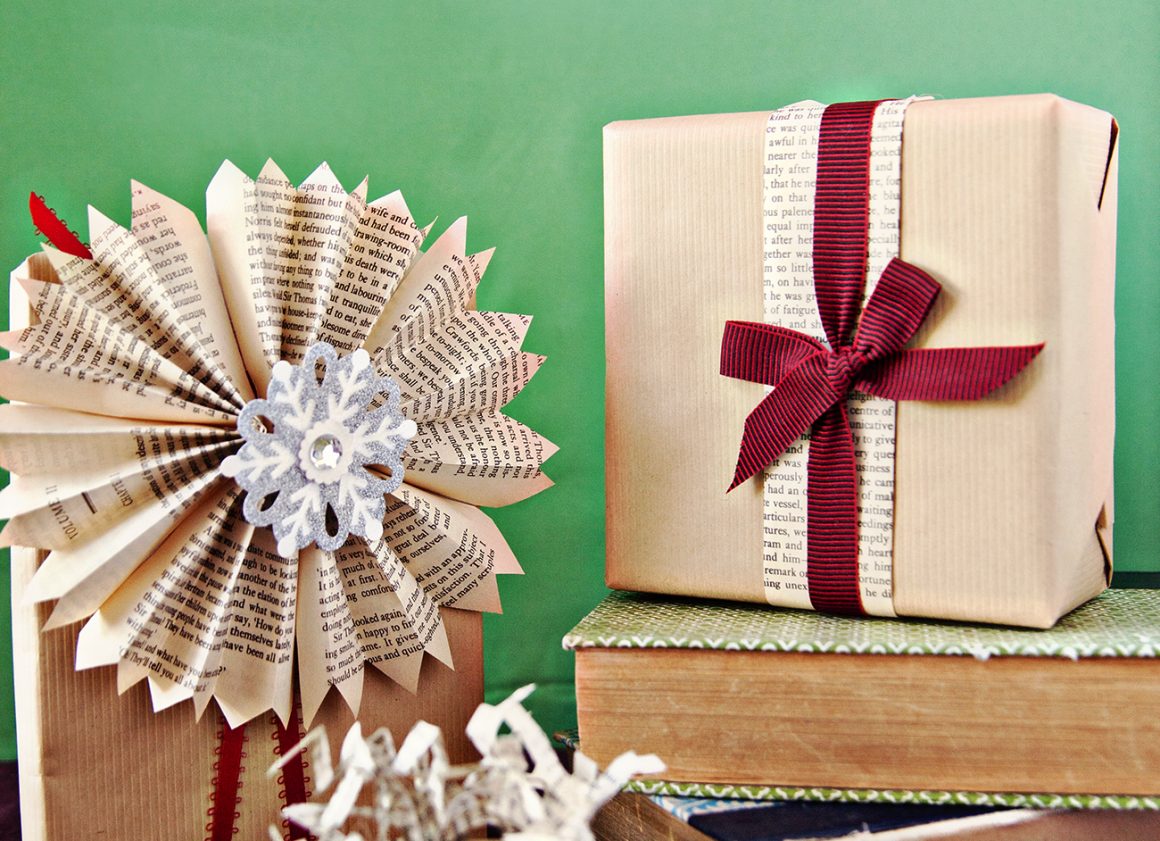 5 Ways Easy Ways to Embellish Simple Gift Wrap - Cottage sty