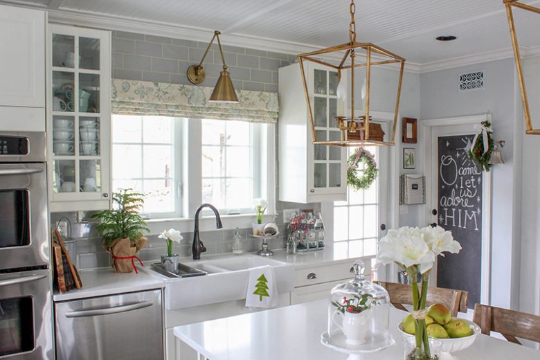 Christmas Kitchen - Cottage style decorating, renovating and