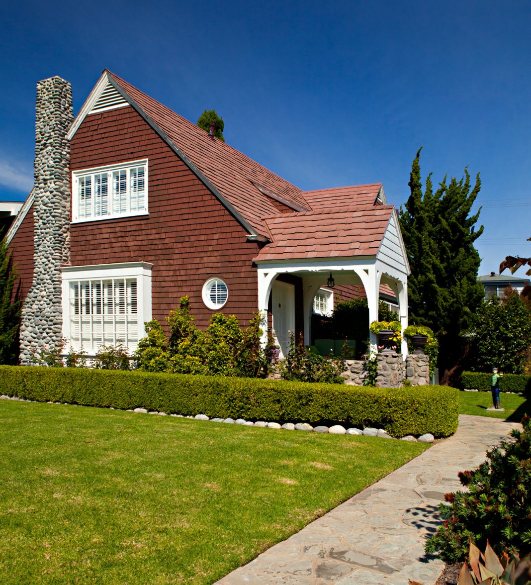 Cape-Cod Curb Appeal in Southern California - Cottage style