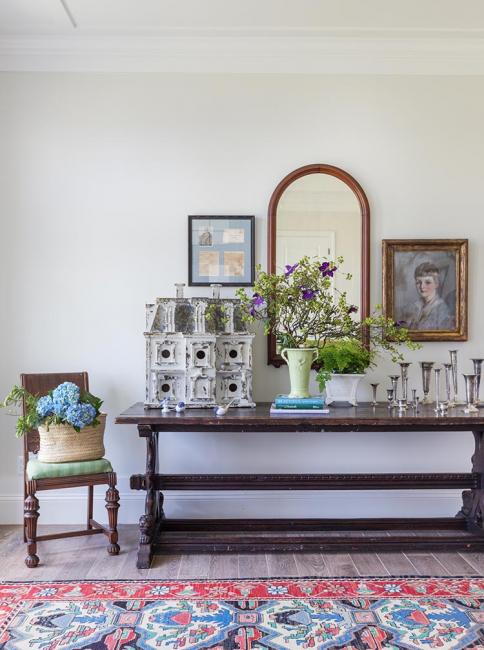 The Designers’ Guide to Decorating with Antiques - Cot