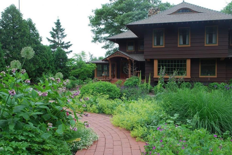 A Prairie Garden for Your Craftsman Home - Cottage style dec