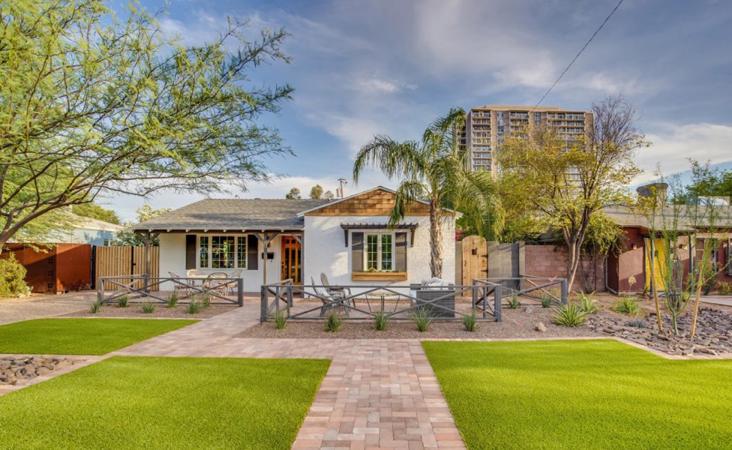 House Tour: Modern Vintage 1930s Desert Cottage - Cottage st