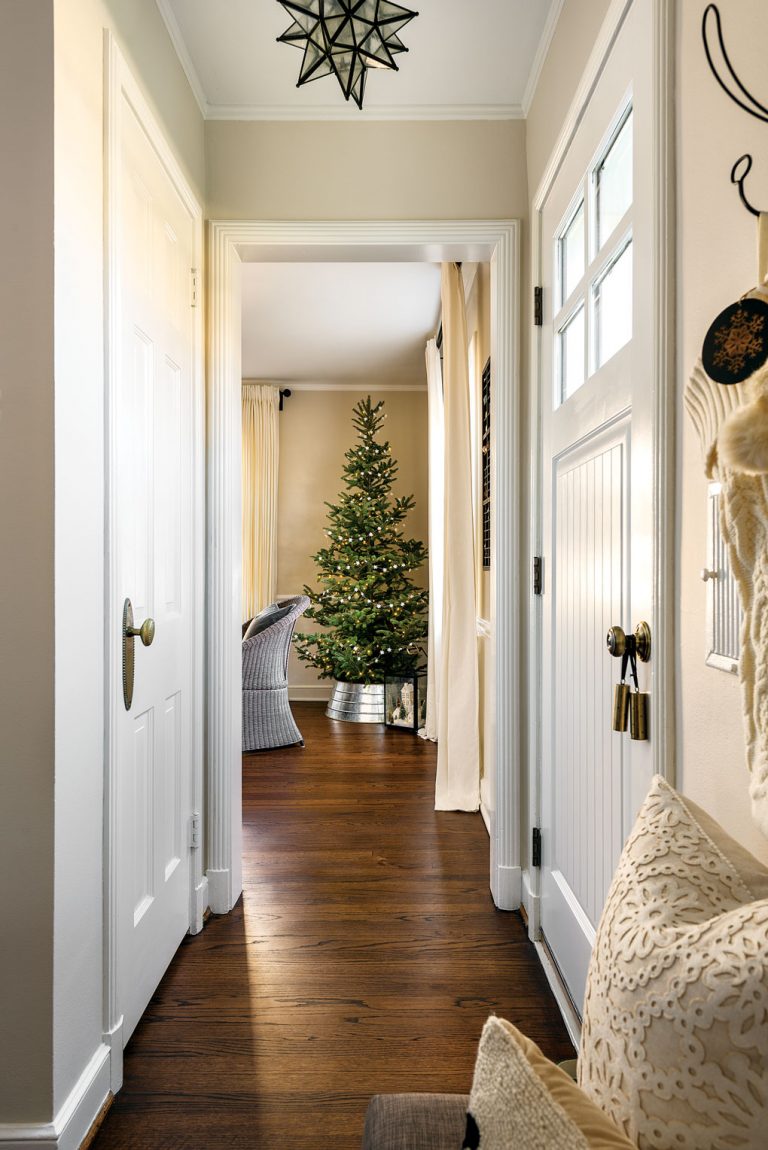 Christmas in a Charming Cape Cod - Cottage style decorating,