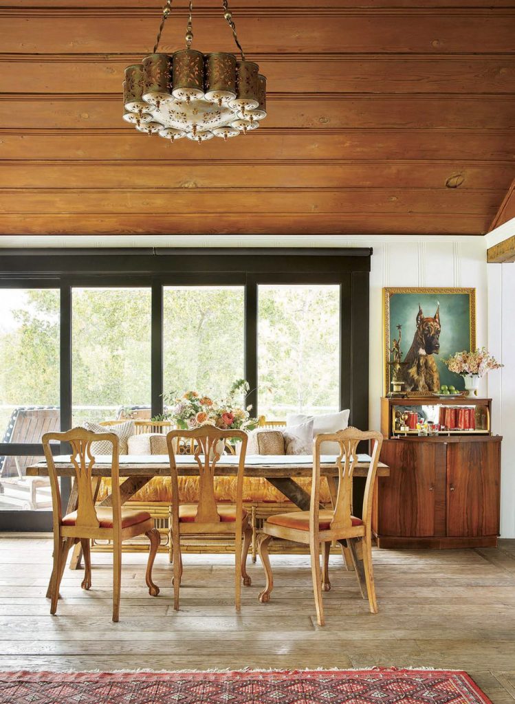 Vintage Decor in a Charming Historic Lake Cottage - Cottage