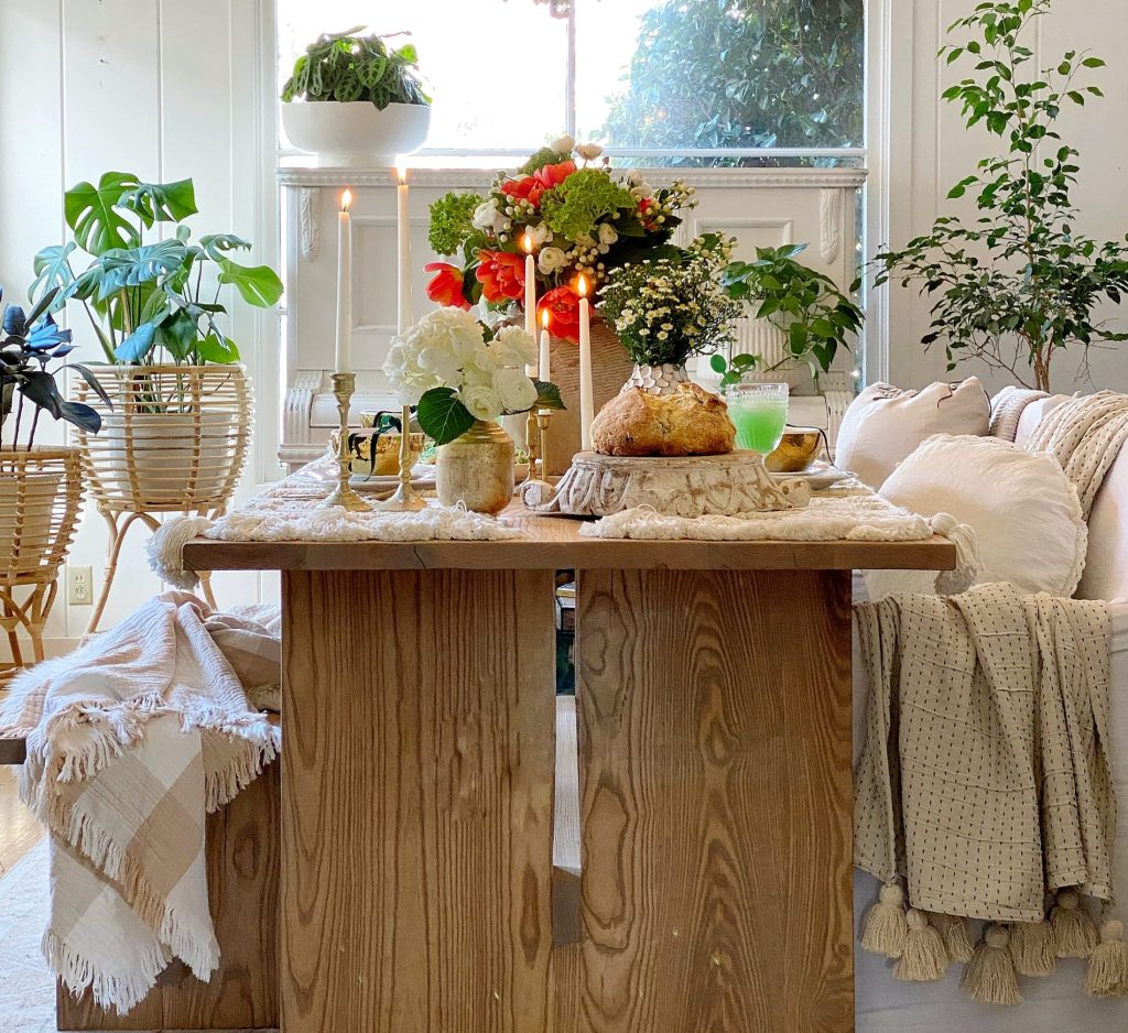 4 Spring Staples for Your Cottage Table - Cottage style deco