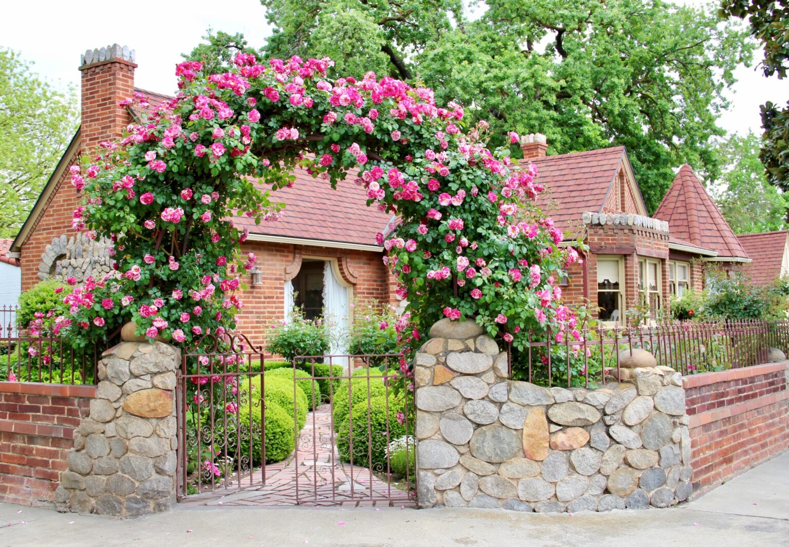 Cottage Outdoor/Garden Ideas & Design | Cottages & Bungalows