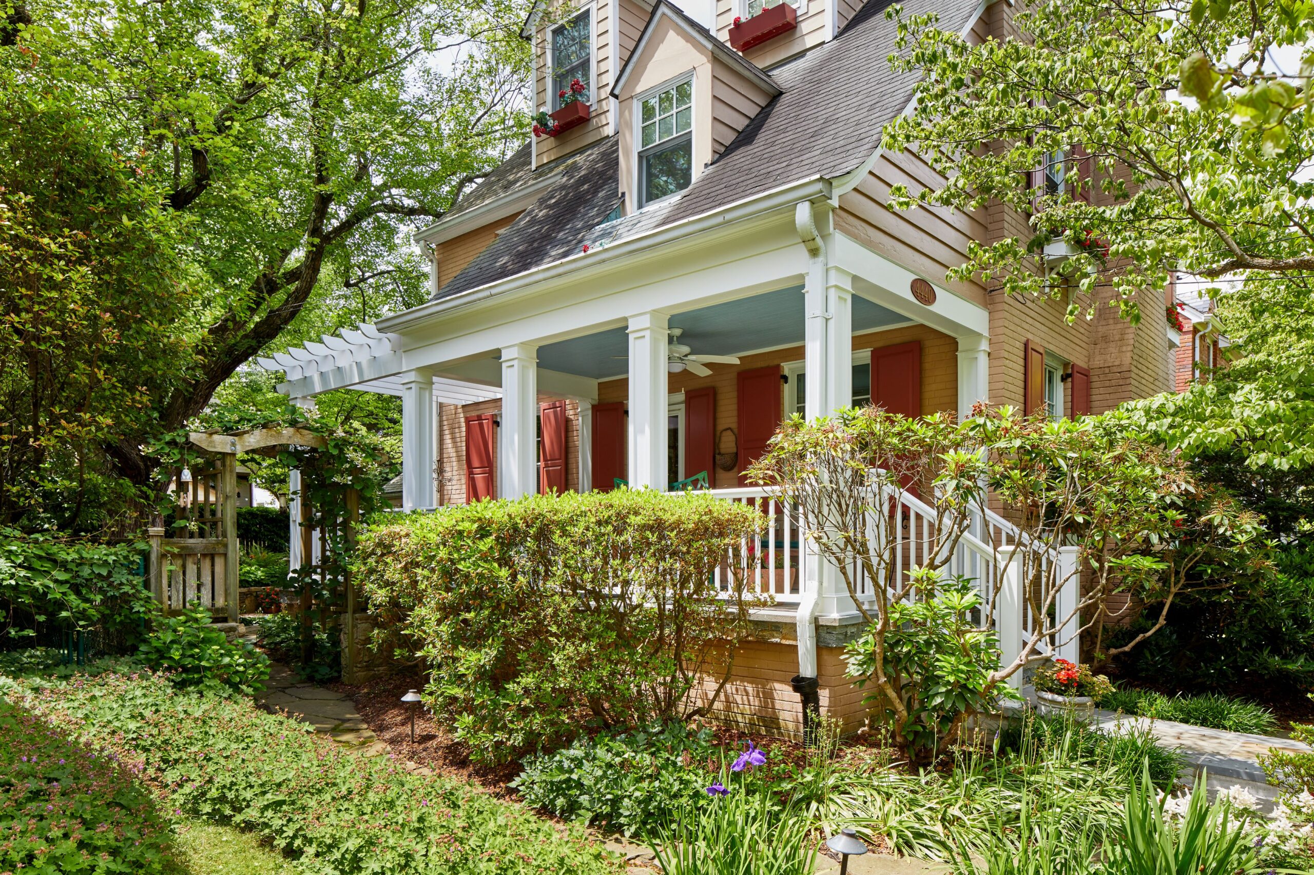 Cottage Decor & Design Ideas | Cottage & Bungalows Magazine