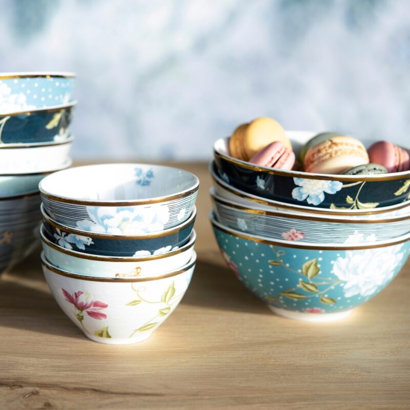 Timeless Designs: The Legacy of Laura Ashley - Cottage style decorating ...