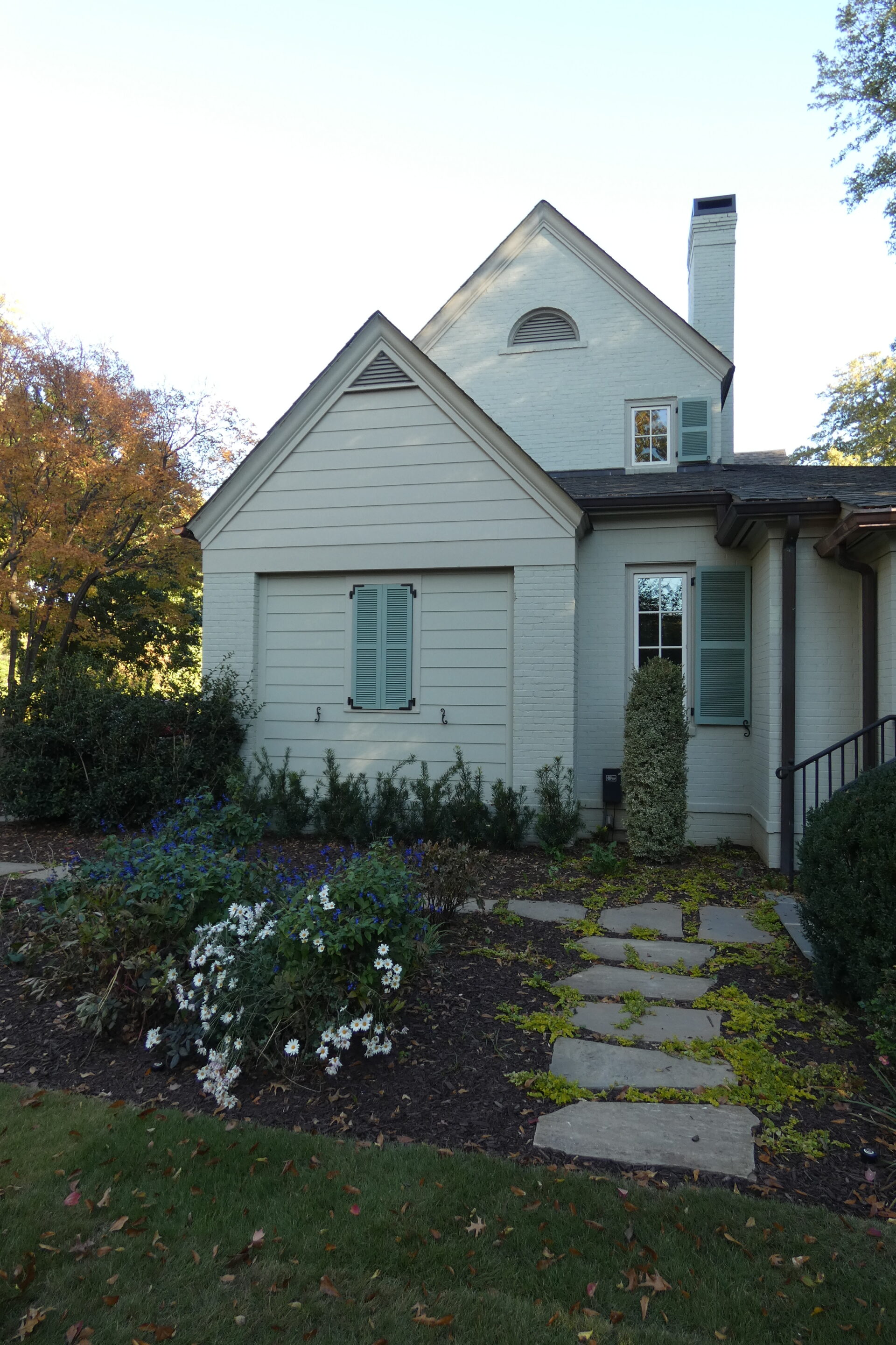 Small Oval Louver Traditional (2) - Cottage style decorating ...